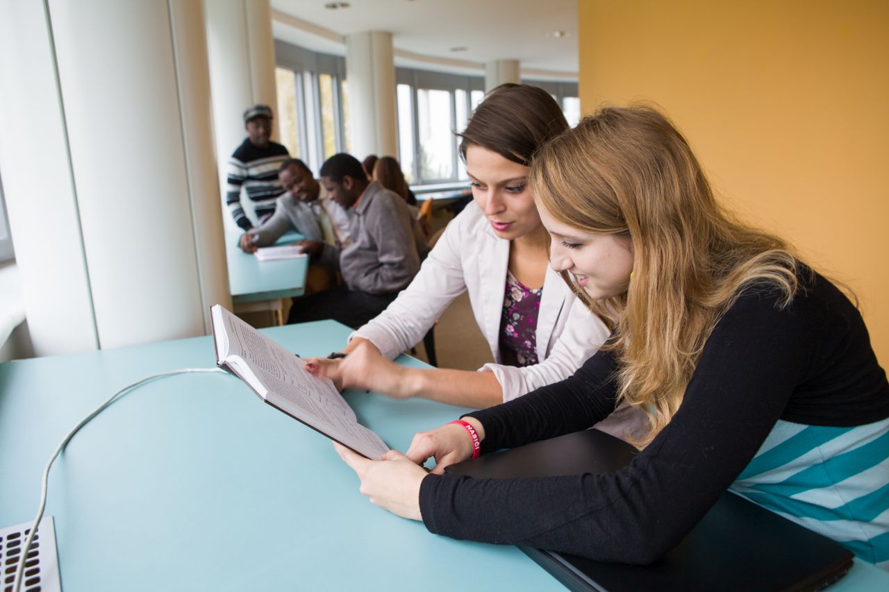 Study Programmes - Fakulta regionálního rozvoje a mezinárodních studií